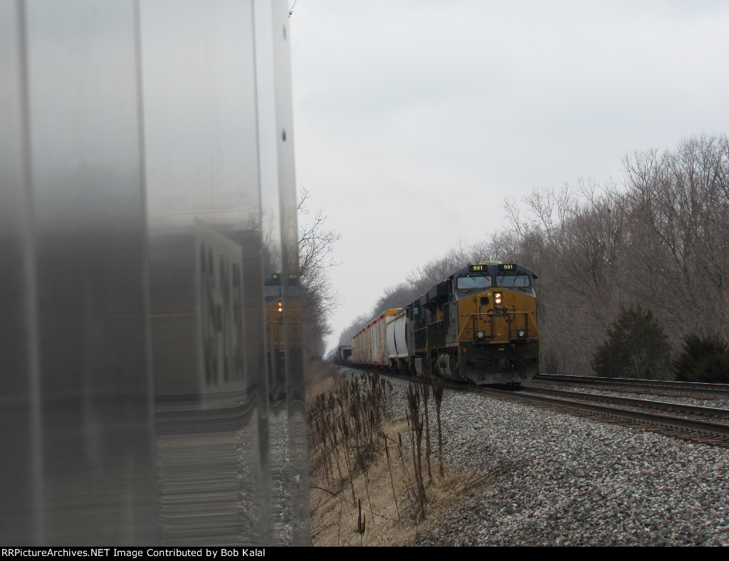 CSX 991 & reflection with CSX 5476